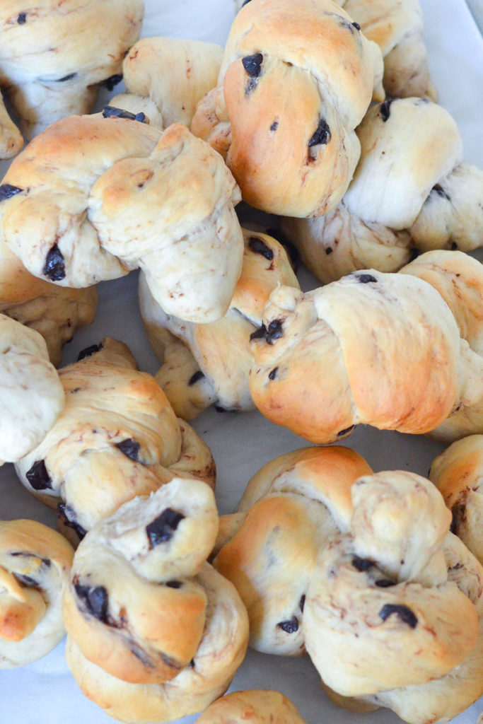 Chocolate Rolls {Sweet Breakfast Rolls w. Chocolate Chunks}