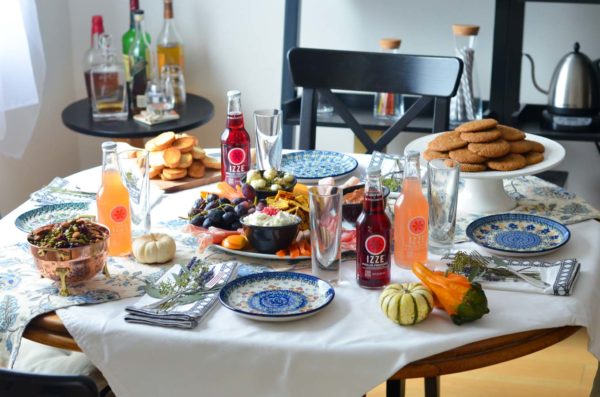 Friendsgiving Food Ideas - Menu & Decor