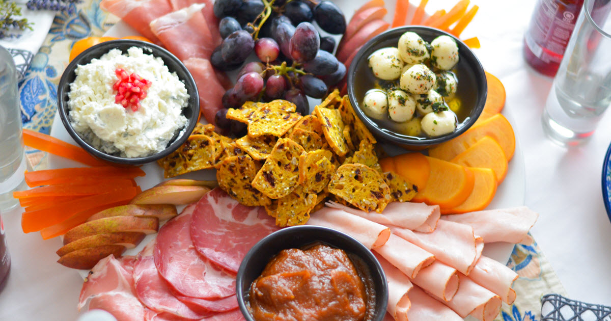 Friendsgiving Food Ideas - Menu & Decor